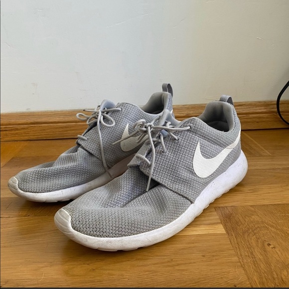 Nike | Shoes | Mens 2 Nike Roche | Poshmark